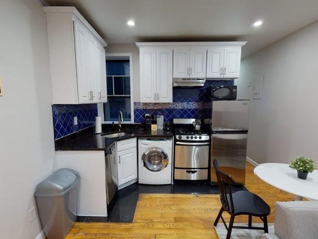 Room in Upper West Side on a flexible lease