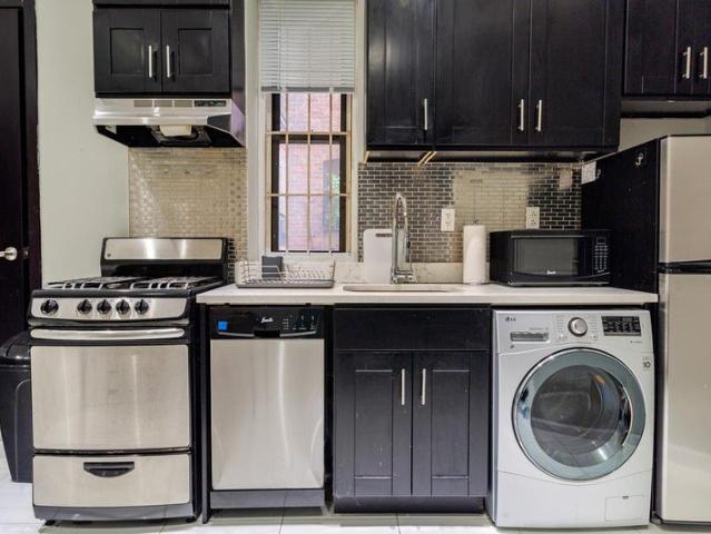 Room in Upper West Side on a flexible lease