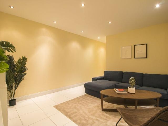 Room in Upper West Side on a flexible lease