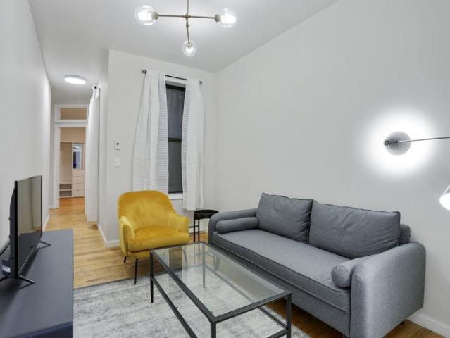 Room in Upper West Side on a flexible lease