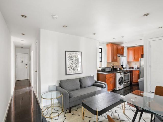 Room in Upper West Side on a flexible lease
