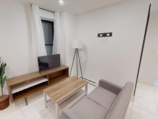 Room in Upper West Side on a flexible lease