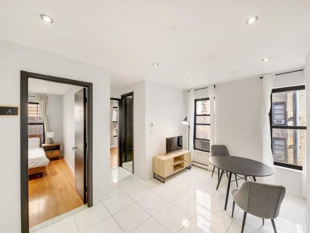 Room in Upper West Side on a flexible lease