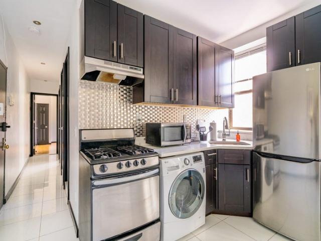 Room in Upper West Side on a flexible lease