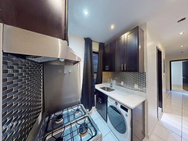 Room in Upper West Side on a flexible lease