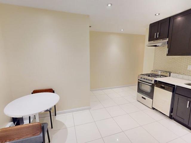 Room in Upper West Side on a flexible lease
