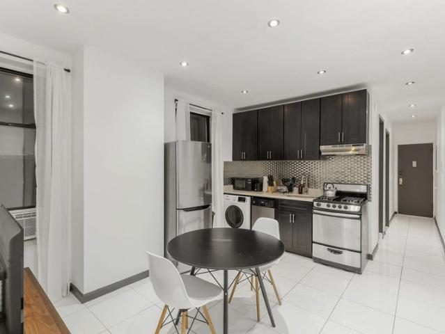 Room in Upper West Side on a flexible lease