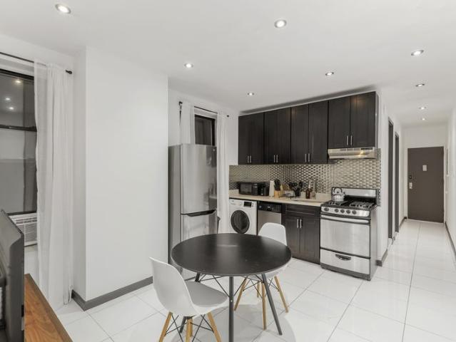 Room in Upper West Side on a flexible lease