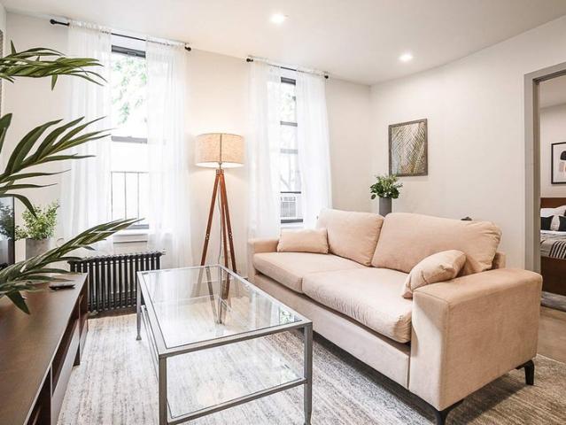 Room in Upper West Side on a flexible lease