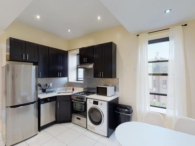 Room in Upper West Side on a flexible lease