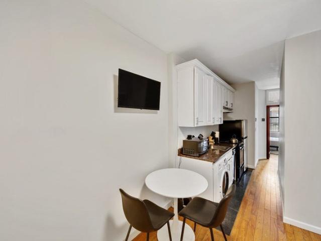 Room in Upper West Side on a flexible lease