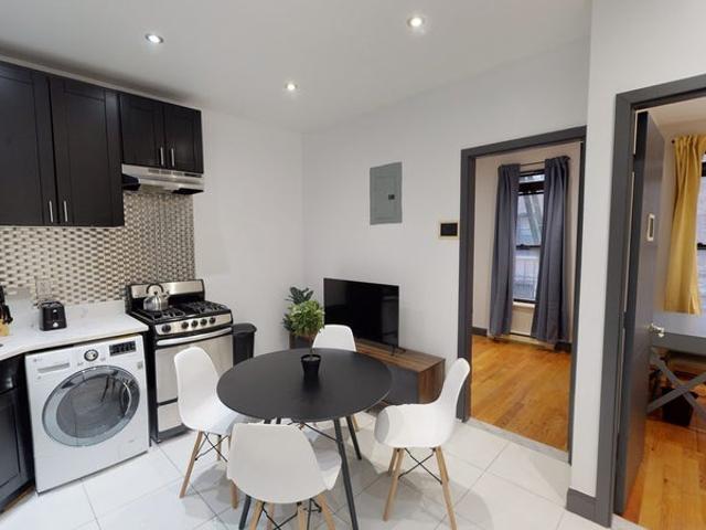 Room in Upper West Side on a flexible lease