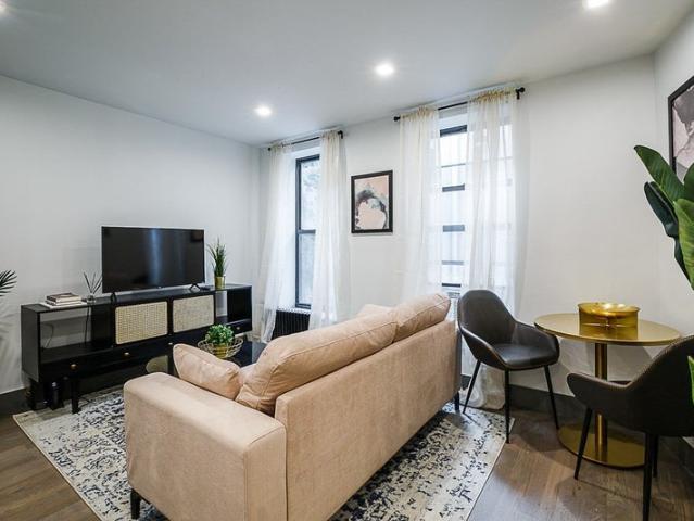 Room in Upper West Side on a flexible lease