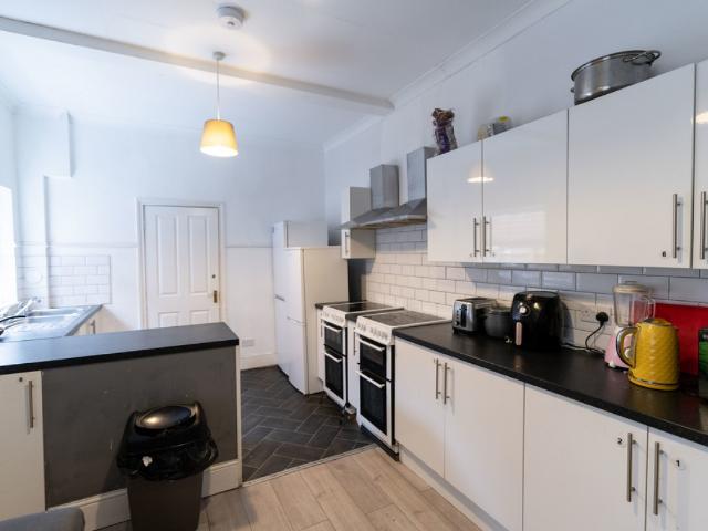 room in Waverley Road, Reading