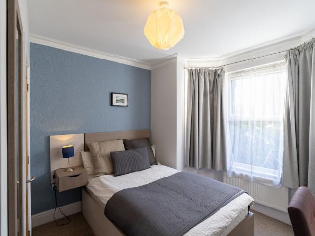 room in Waverley Road, Reading