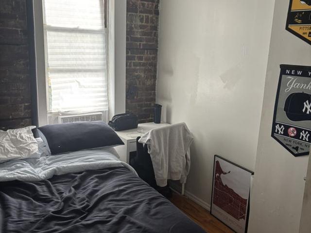 Room in Wburg 2BR exposed brick, in unit W/D
