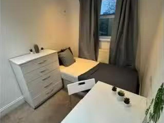 Room in Wembley Central, London