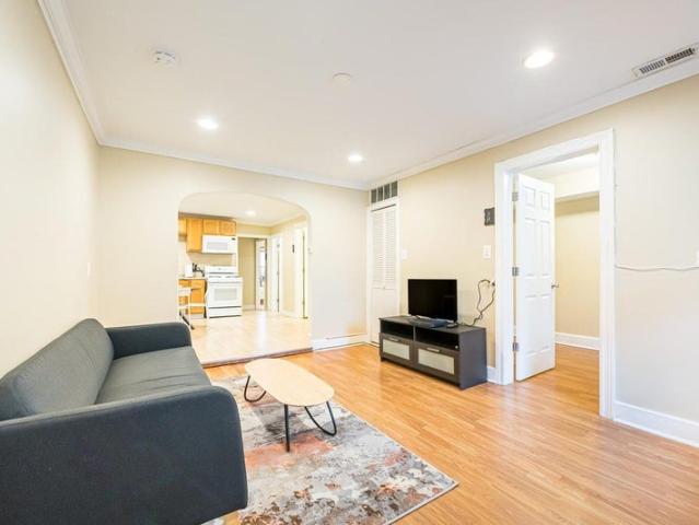 Room in West Town on a flexible lease
