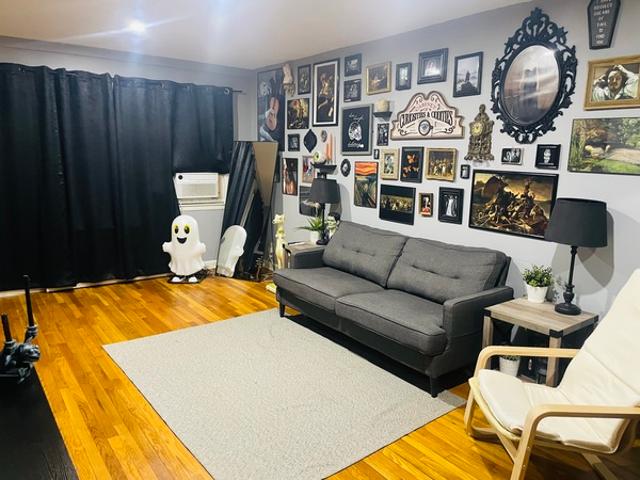 Room in Whitestone