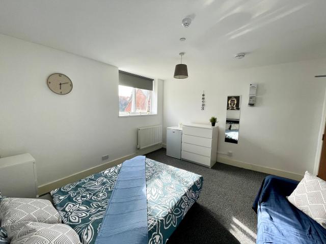 Room in Wolverhampton WV2 4AD