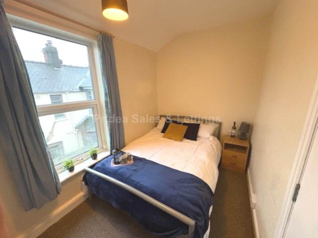 room in Yarborough Road, Lincoln
