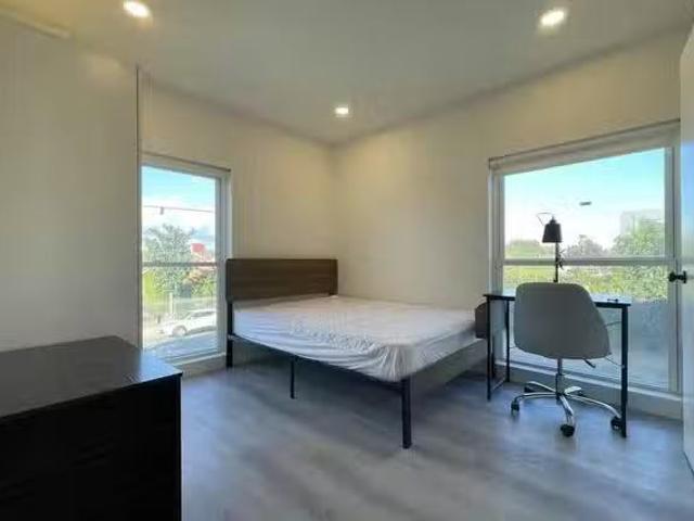Room in 14 Bedroom 14 Bathroom