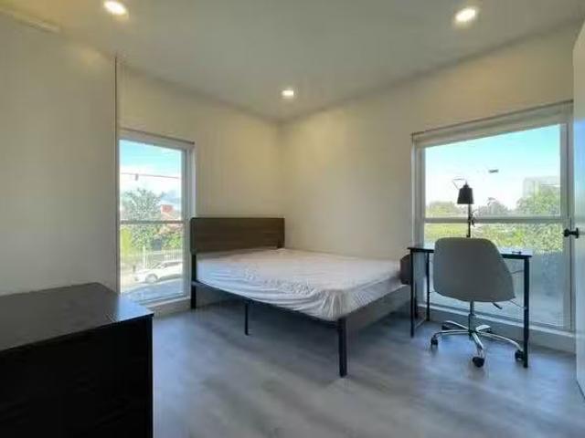 Room in 18 Bedroom 18 Bathroom