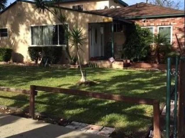 Room in 1 bed house in Reseda
