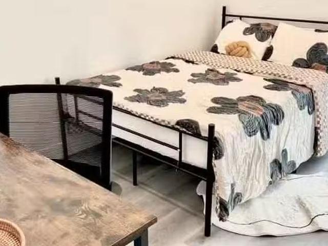 Room in 20 Bedroom 20 Bathroom