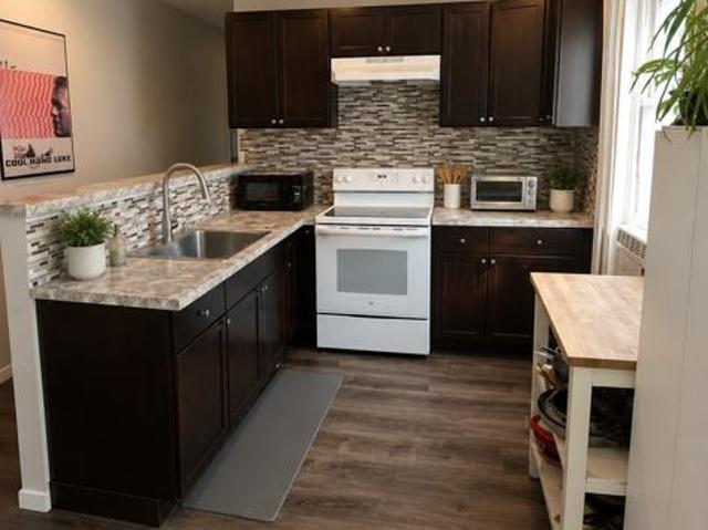 Room in 2 bed/1 bath Winter Hill Apartment