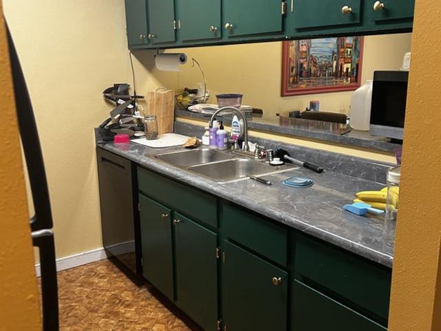 Room in 2 bed/ 2 bath condo off of Rimrock Rd