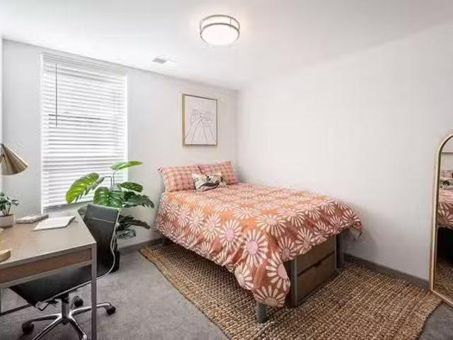 Room in 2 Bedroom 2 Bathroom B2