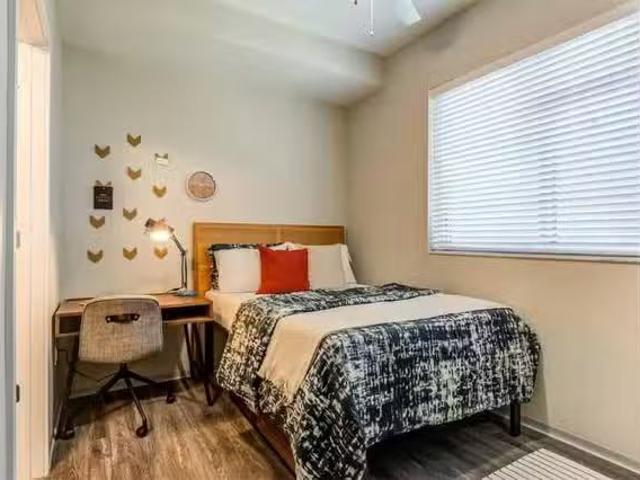 Room in 2 Bedroom 2 Bathroom 2x2