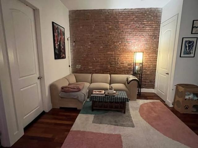 Room in 3 bed/2 bath available in Bed Stuy