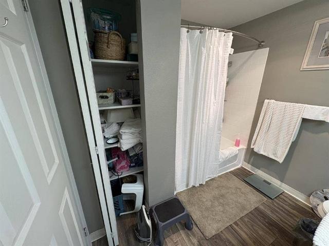 Room in 3 bedroom apartment
