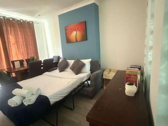 Room in 3 bedroom for rent in Knight's Hill, London