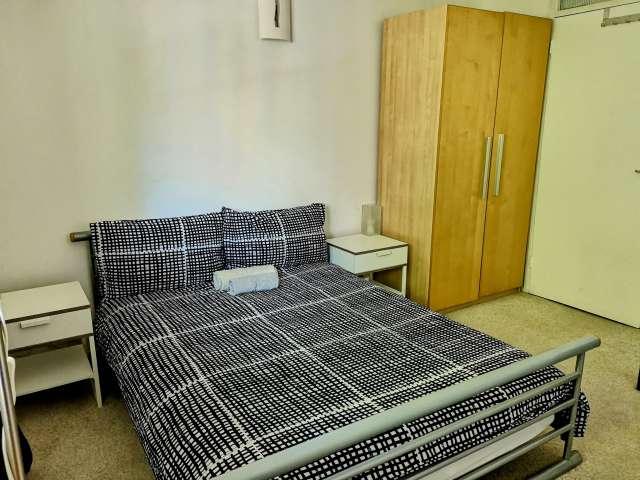 Room in 3 bedroom flat for rent, Millwall, London