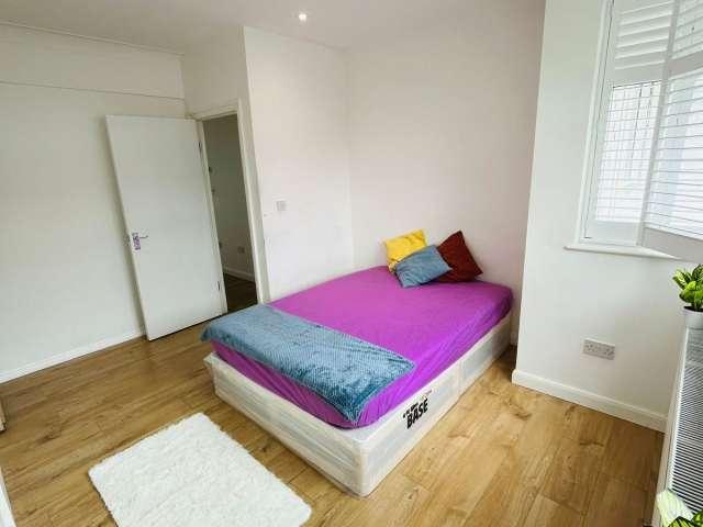 Room in 4 bed flat for rent, London