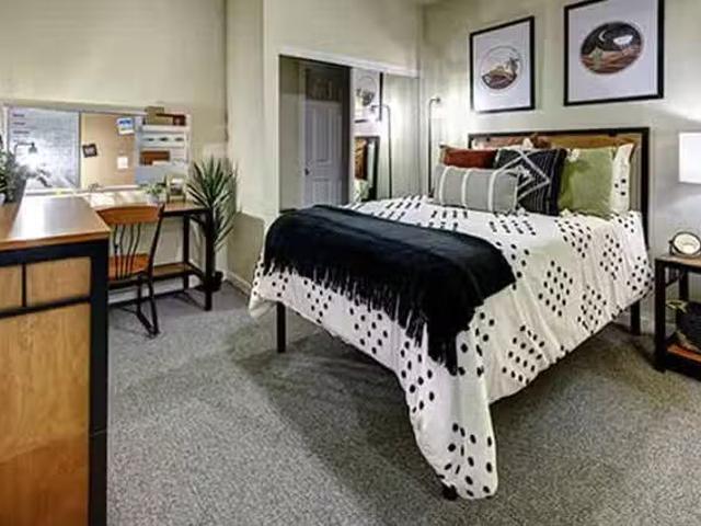 Room in 4 Bed 4.5 Bath