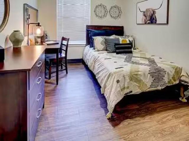 Room in 4 Bed 4 Bath C
