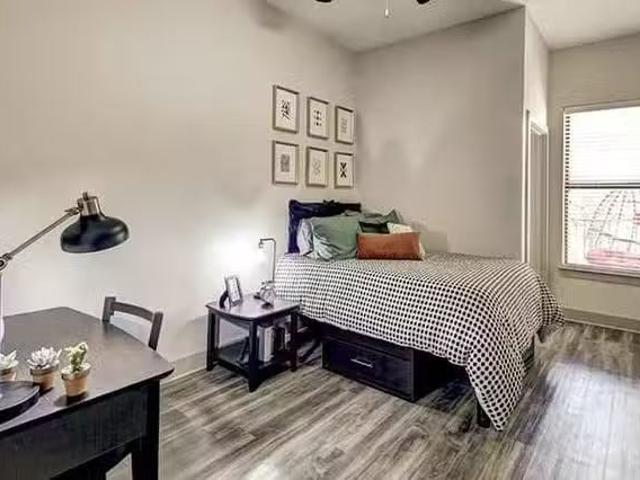 Room in 4 Bed 4 Bath C