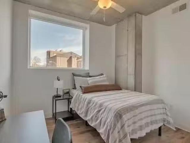 Room in 4 Bedroom 4 Bathroom D8