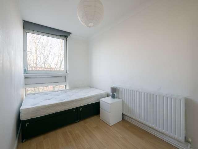 Room in 4 bedroom flat for rent in London