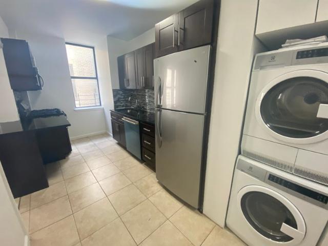 Room in 4bed/2bath w/d