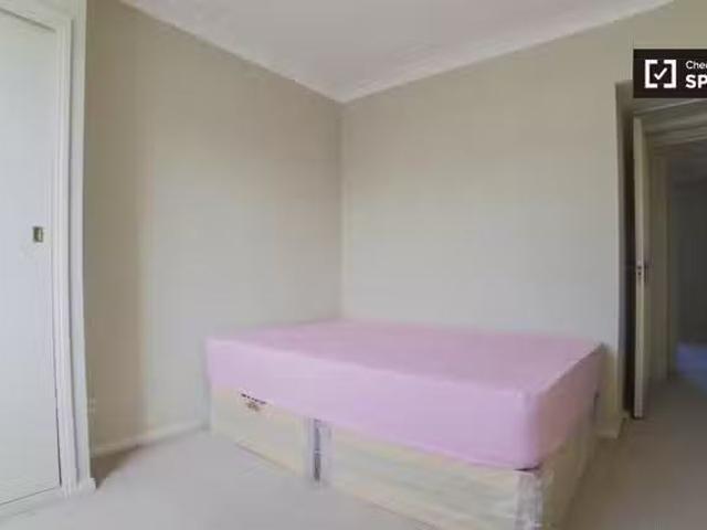 Room in 5 bedroom flatshare in City of Westminster, London