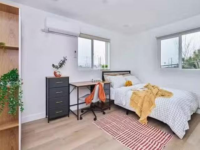 Room in 6 Bedroom 6 Bathroom