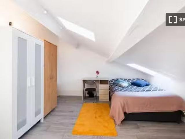 Room in 6 bedroom flat for rent in Hillrise, London