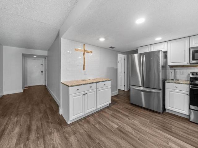 ⭐ ROOM INCLUDES TV ⭐Minutes from Publix ⭐ Spaciou