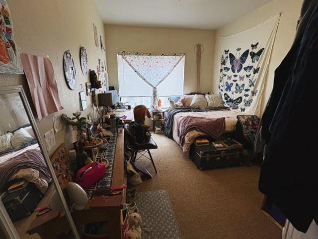 Room & Private Bathroom Downtown GR