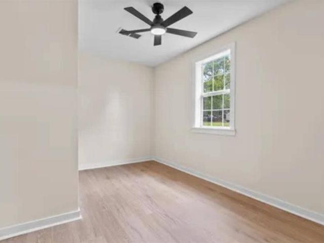 Room & Private Bathroom: DEC 1